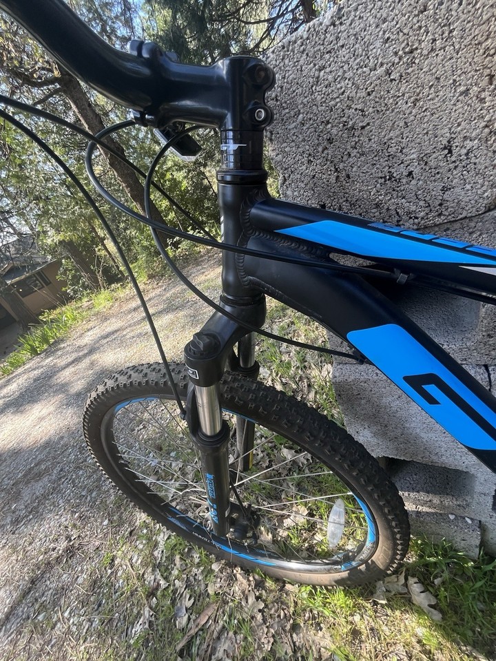 GT Aggressor Pro Mountain Bike 27.5 - Mountain Bike (Black) - Great ...