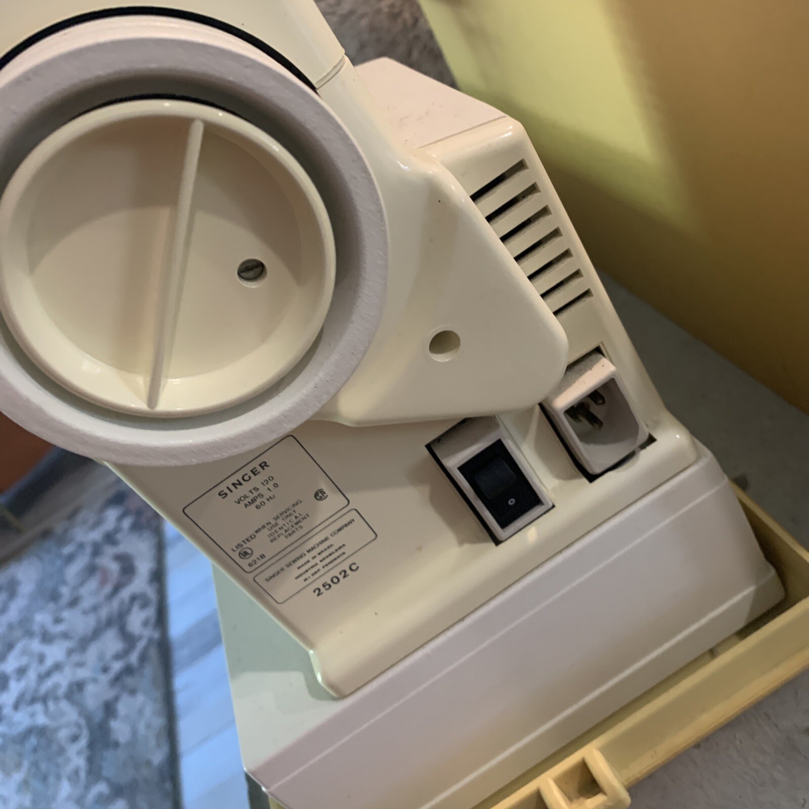 SINGER Sewing Machine - Model 2502C w/ Foot Pedal & Case Tested ...