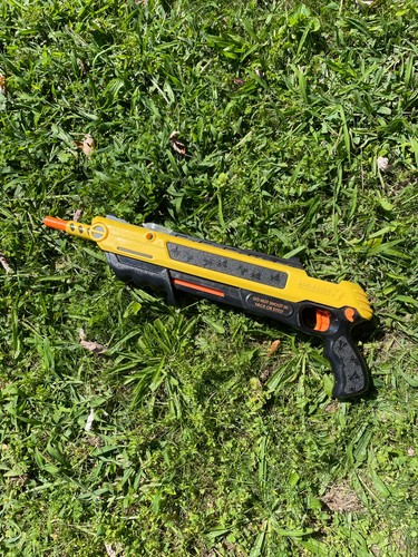 Bug-A-Salt Rifle Original Salt Gun Kills Flying Insects Bugs Black ...