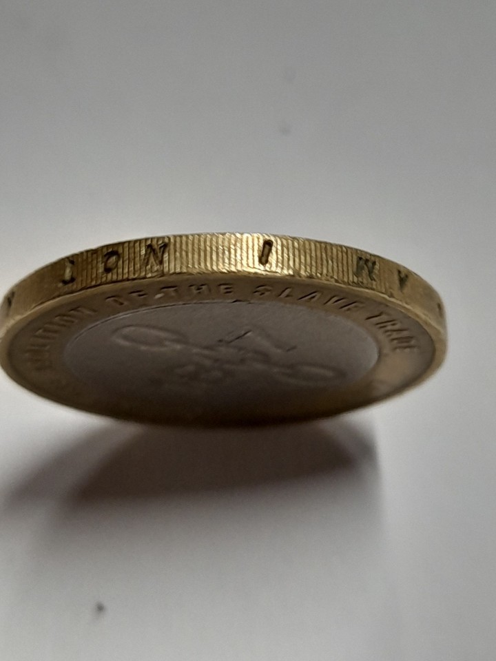 RARE £2 coin 2007 with mint errors, dots missing, reversed edge print ...