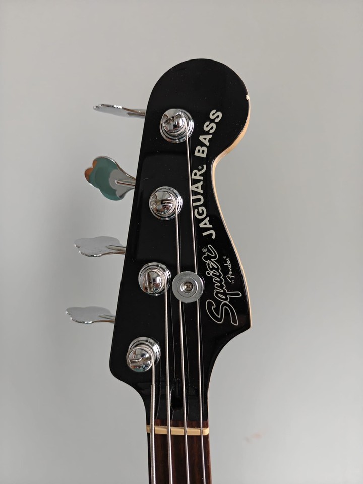 Squier Jaguar Bass (Short Scale) – Rare Silver colour - Excellent ...