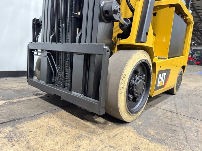 2016 CATERPILLAR EC25N 5,000LB 3 STAGE CUSHION ELECTRIC FORKLIFT STK ...