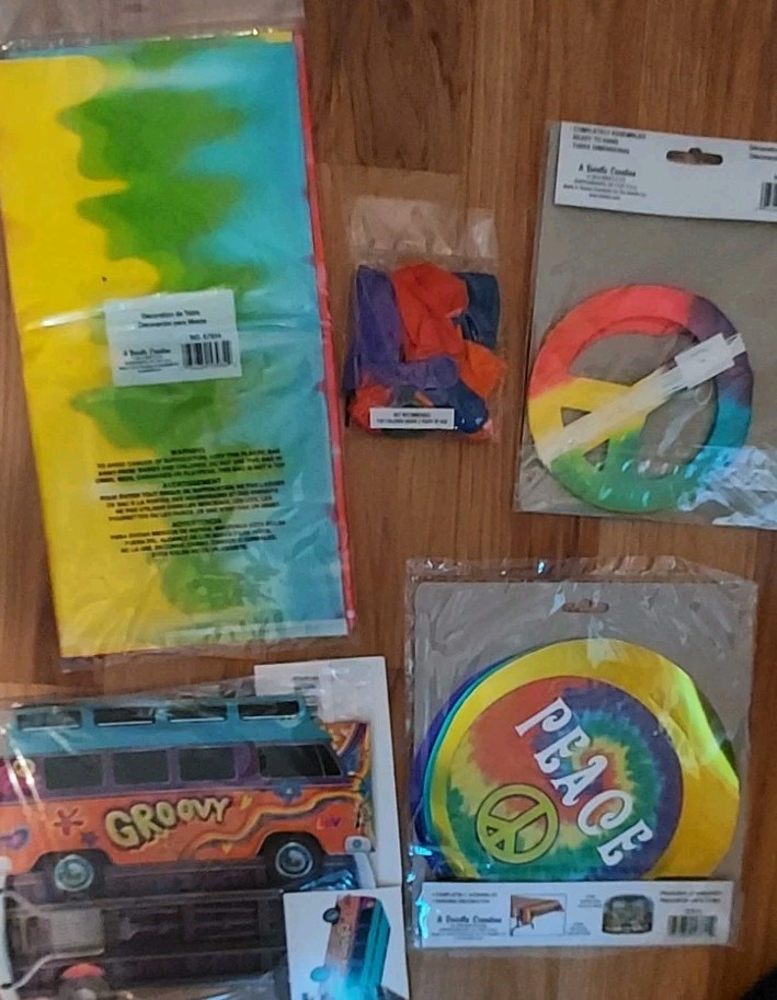 1960s Party Decoration Retro Die Cut Hanging Whirl Tie Dye Tablecloth ...