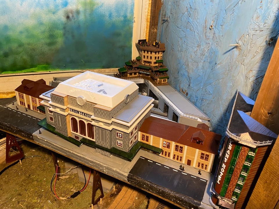 Assembled Scale Model Commercial Building in T, Z, N, HO, S, & O Scales ...