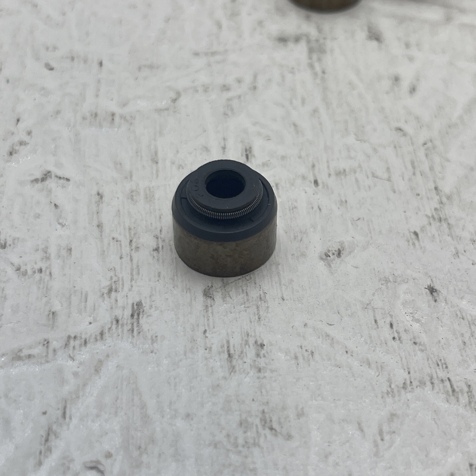 (24) Engine Valve Stem Oil Seal For 1993-2002 Hyundai Accent Scoupe ...