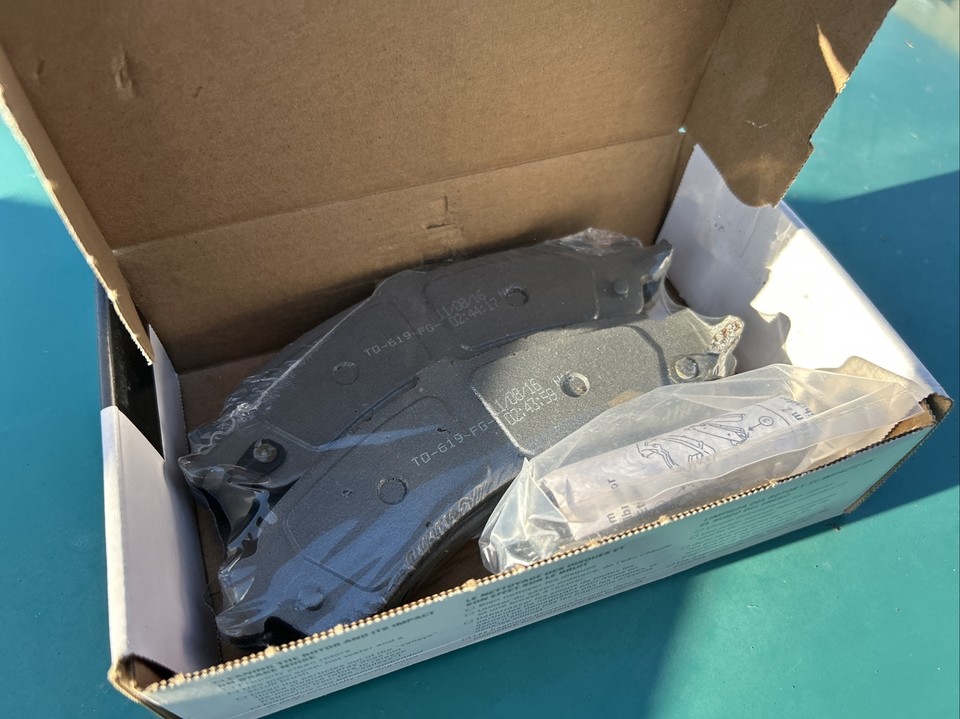 Federal Mogul Wagner QC975 Thermo Quiet Ceramic Disc Brake Pad Set ...