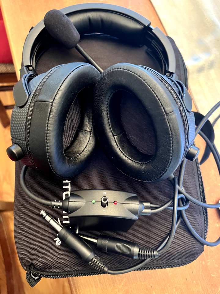 Noise reduction Flightcom Denali D50ANR Aviation Headset | eBay