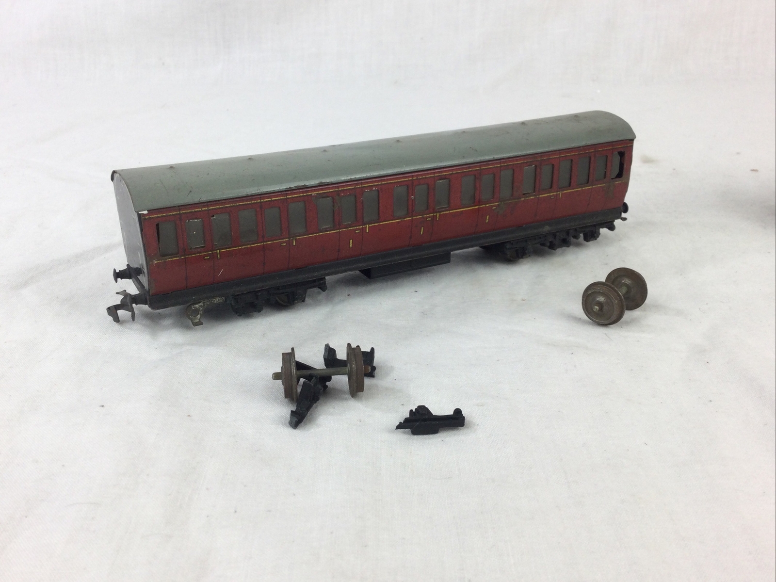 Hornby Dublo 3 Rail N2 Tank Engine Suburban + 3 Coaches Composite Brake ...