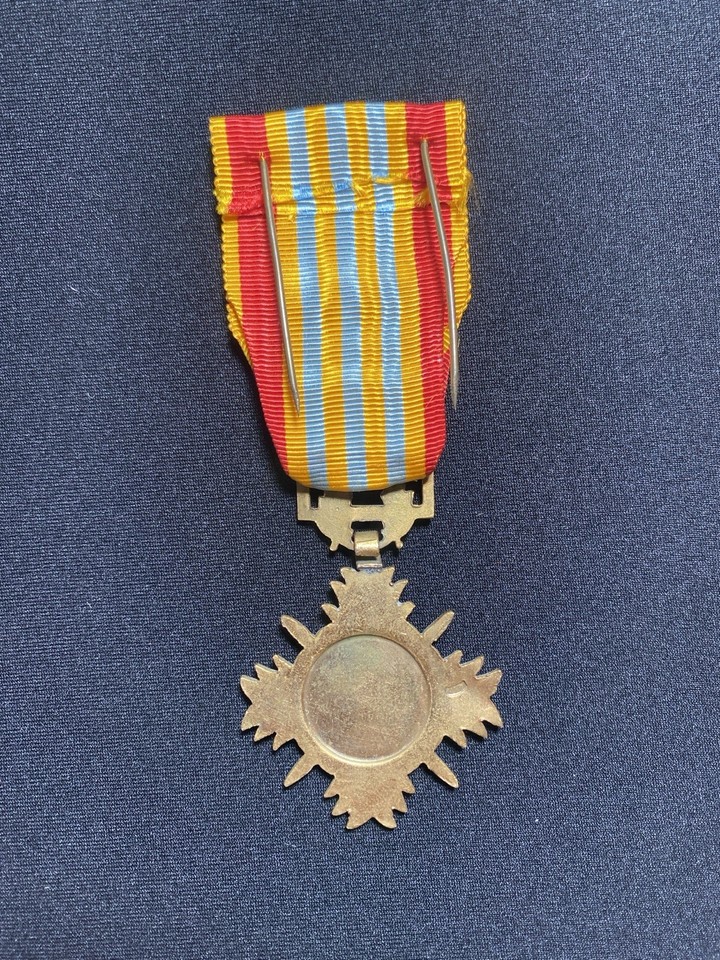 Original ARVN South Vietnamese Armed Forces Honor Medal 1st Class | eBay