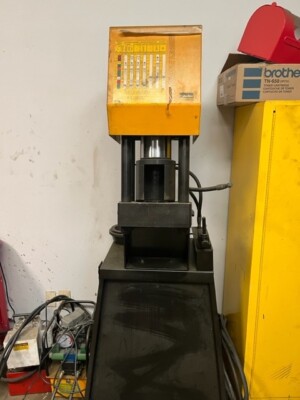 Parker Hose crimp machine, Yellow in color. Can crimp hoses up to 1" 1/ ...
