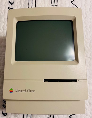 Vintage 1991 Apple Macintosh Classic M1420 Mac Computer - Powers, no ...