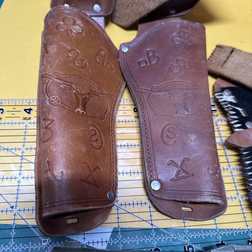 Vintage Children’s Toy Leather Cap Gun Belt & Double Holsters + 2 guns ...