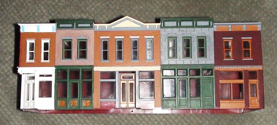HO SCALE MERCHANTS ROW 1 ~ 5 STORES BUILT IN A ROW Walthers Cornerstone ...