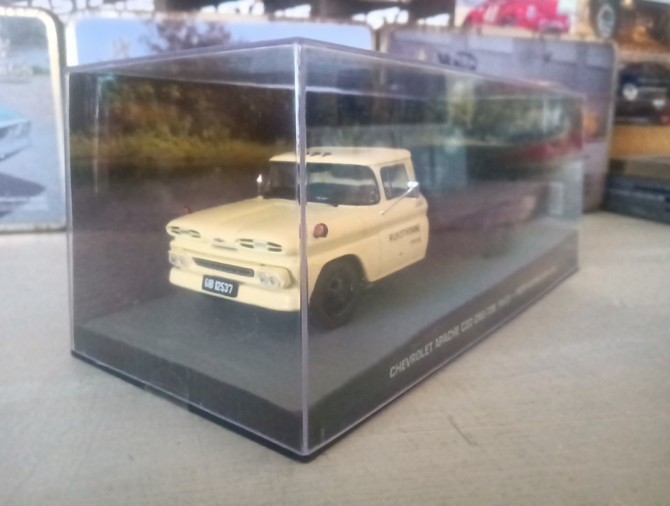 CHEVROLET APACHE C30 ONE TON TRUCK James Bond Collection #126 RUSSIA ...