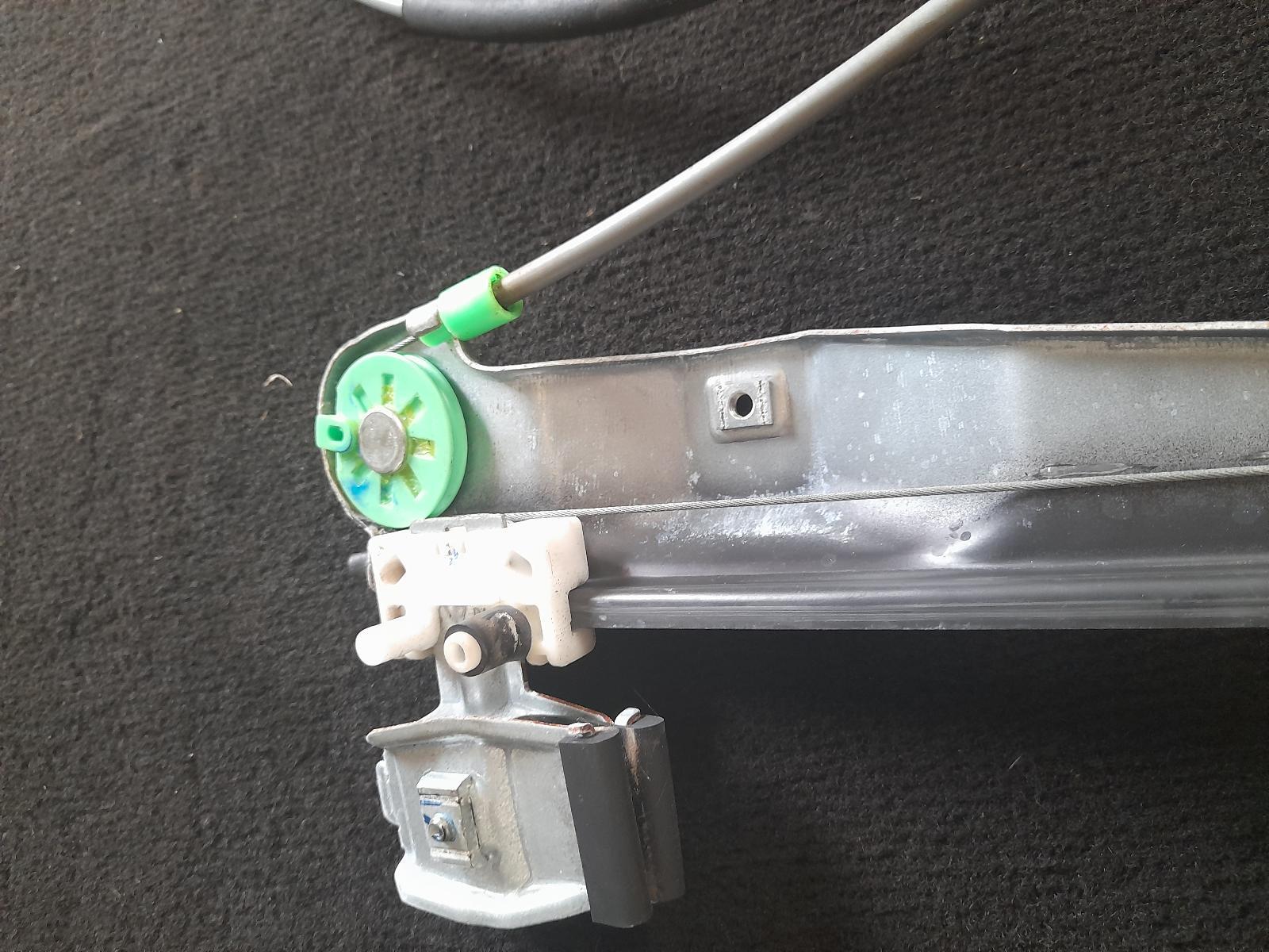 HOLDEN COMMODORE LEFT FRONT WINDOW REG/MOTOR VE, CALAIS TYPE, 08/06-04/ ...