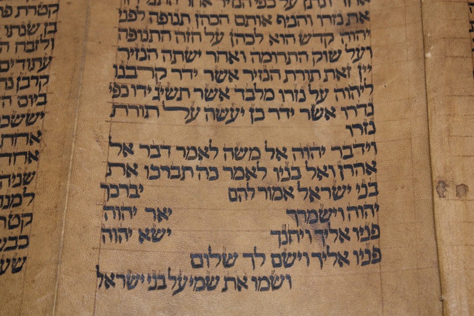 ANCIENT COMPLETE TORAH BIBLE MANUSCRIPT SCROLL DEER PARCHMENT 450 YRS ...