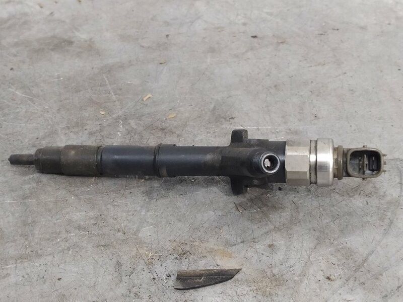 AW402 AW4 iniettore NISSAN PRIMERA BERLINA P12 ACENTA 2002 1172981 | eBay