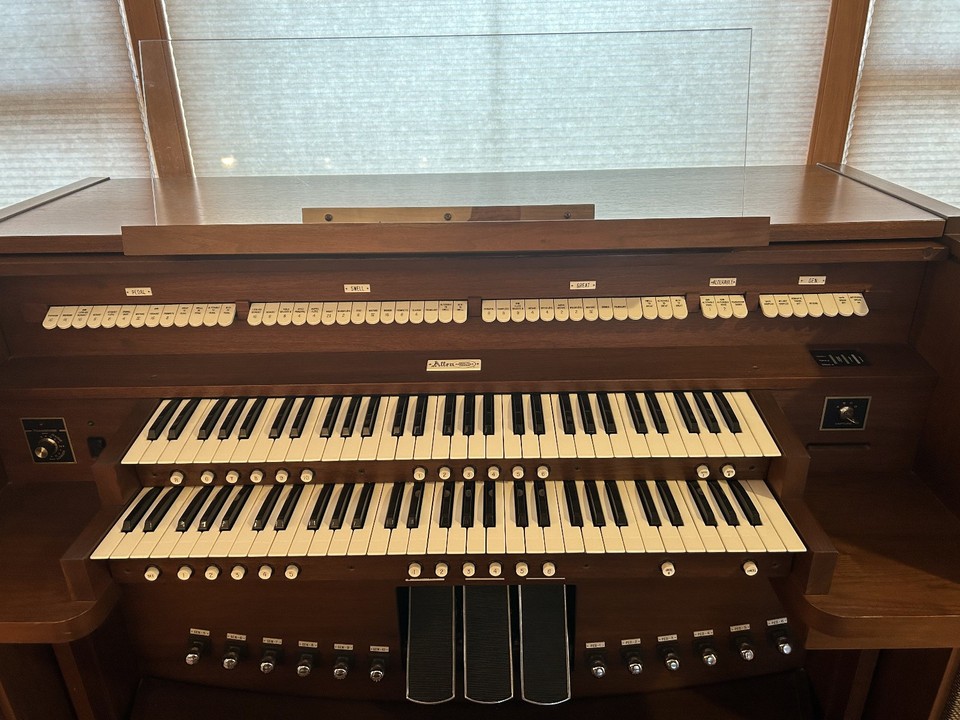 Allen Digital Organ Model MDS-25, AGO Pedal Board, HC-15 Speakers, MIDI ...