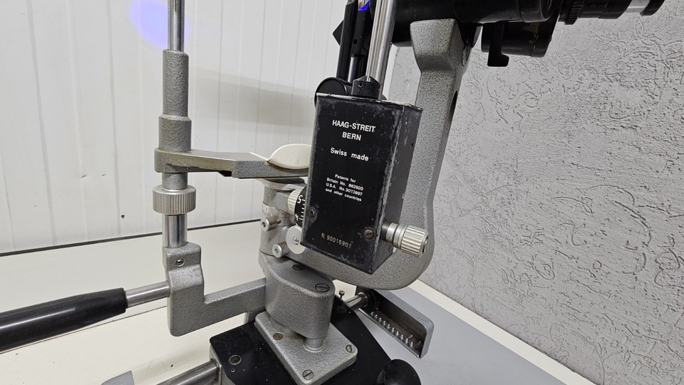 Haag Streit 900 Slit Lamp W/ Applanation Tonometer with 10x Eyepieces ...