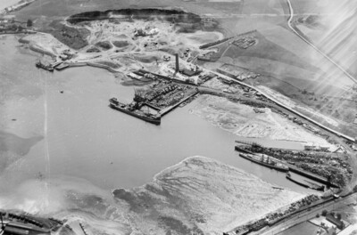 Tilbury Contracting and Dredging Quarry Inverkeithing Scotland 1930s ...