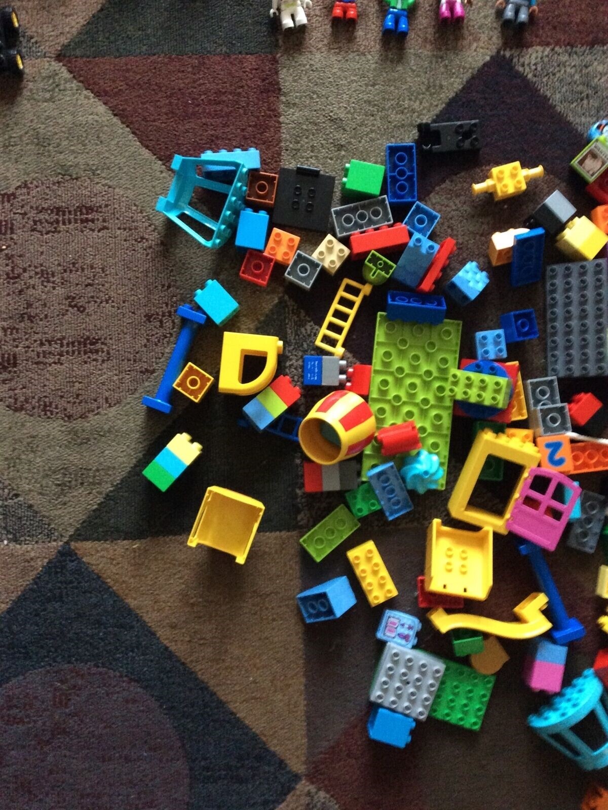 Lot Of 8 Lbs Of Duplo Blocks, People, Vehicles, Plane, Trains, Etc ...