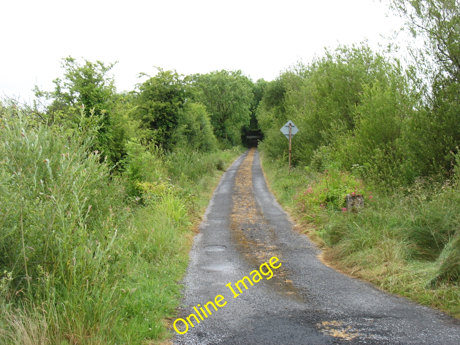 Photo 6x4 The L15112, a minor cul-de-sac off the R327 Brickeens c2014 ...