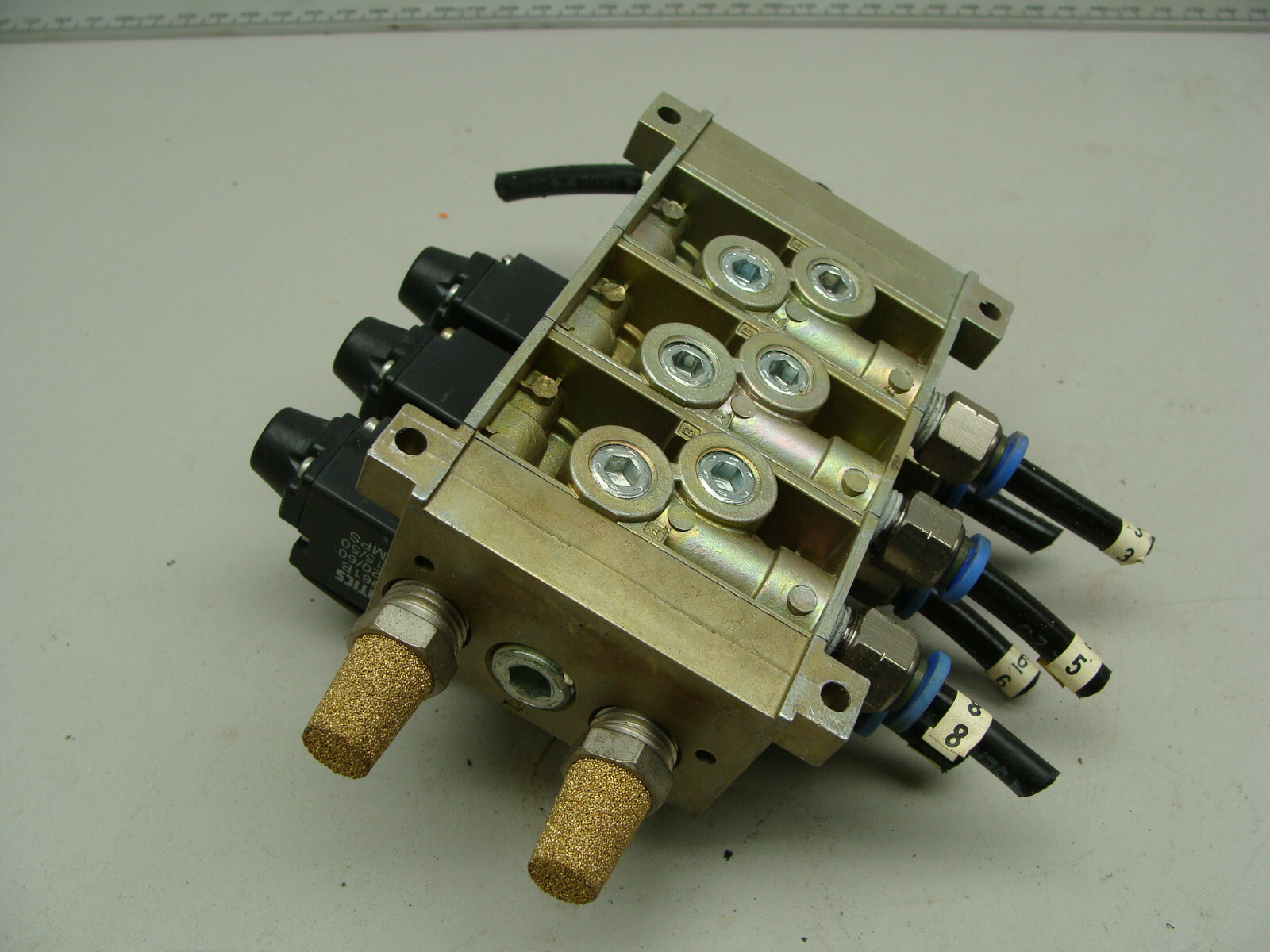 BANK OF 3 NUMATICS SOLENOID VALVES 031SA4002 W/SOLENOID COIL 237-961B ...