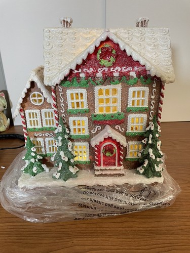 MEMBER'S MARK 13" PRE-LIT GINGERBREAD HOUSE ….INTACT iN ORIGINAL BOX ...
