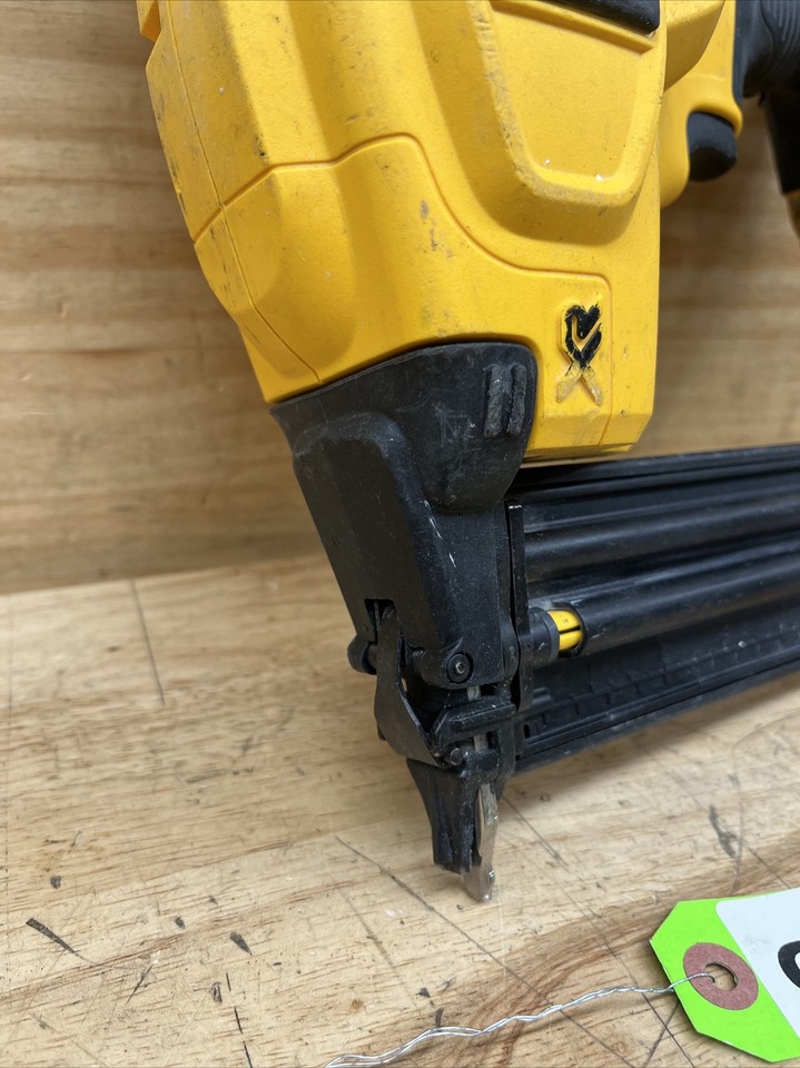 DEWALT 20V MAX XR 18-Gauge Brad Nailer DCN680 (For PARTS-REPAIR) G20 | eBay