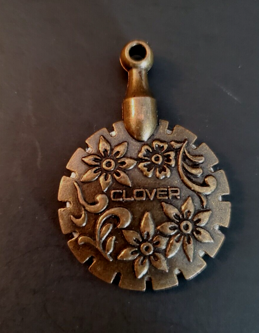 Antique Bronze Clover Thread Cutter Pendant 1 1/4" X 1 3/4" Quilting ...