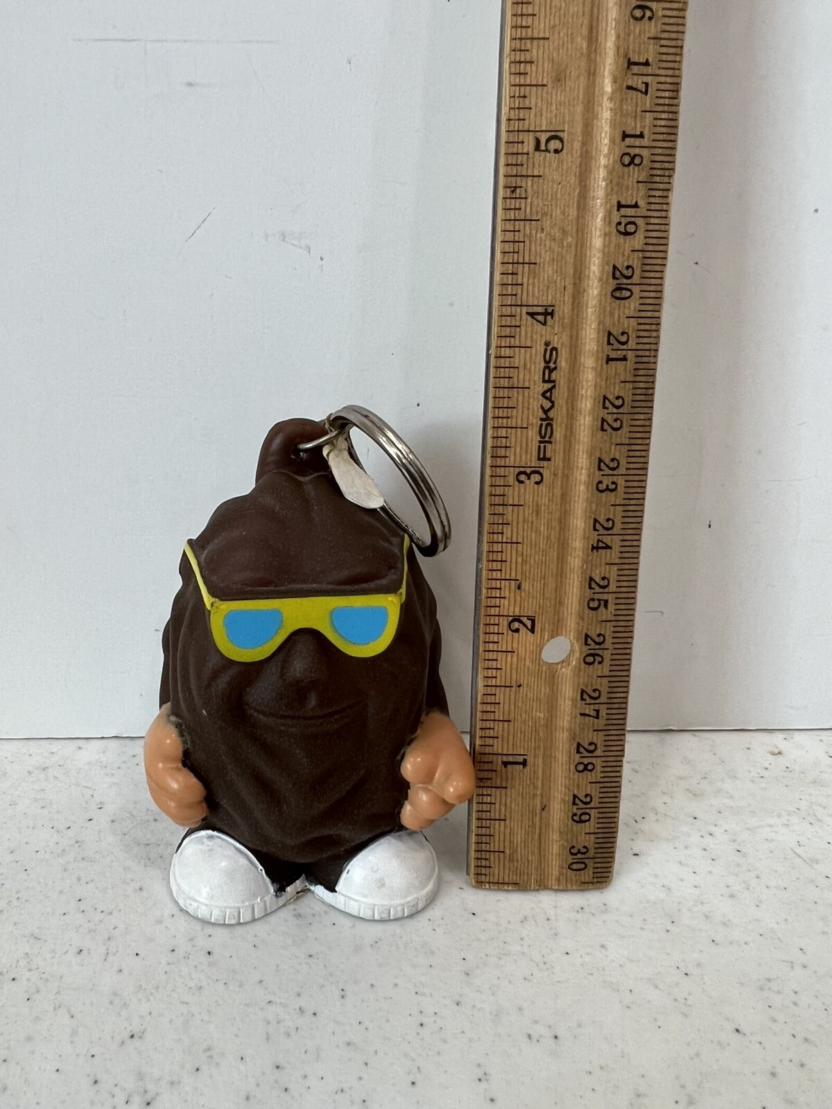 California Raisin "Street Kids" Raisin People Keychain Coin Purse ...