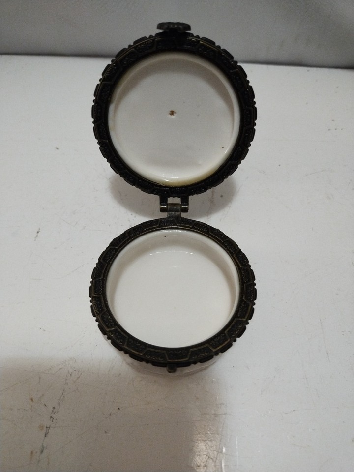 Vintage Trinket Box Cherub Angel Praying White Porcelain Pill Hinged ...