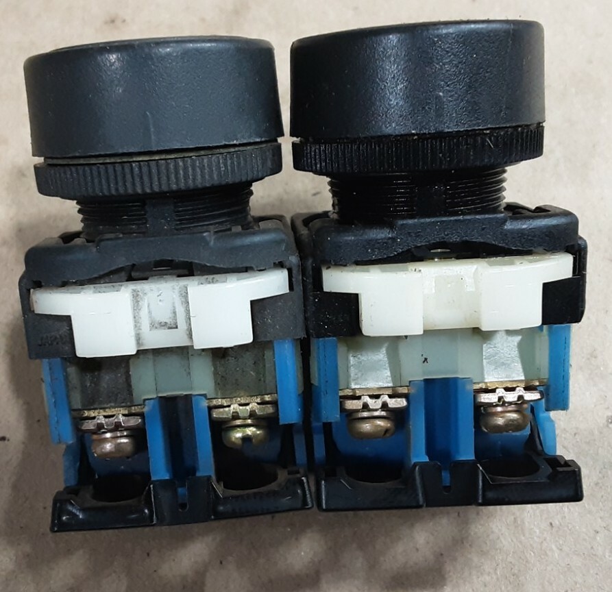 Lot Of 2 Fuji Electric AR22FOR Momentary black Push Button Flush ...