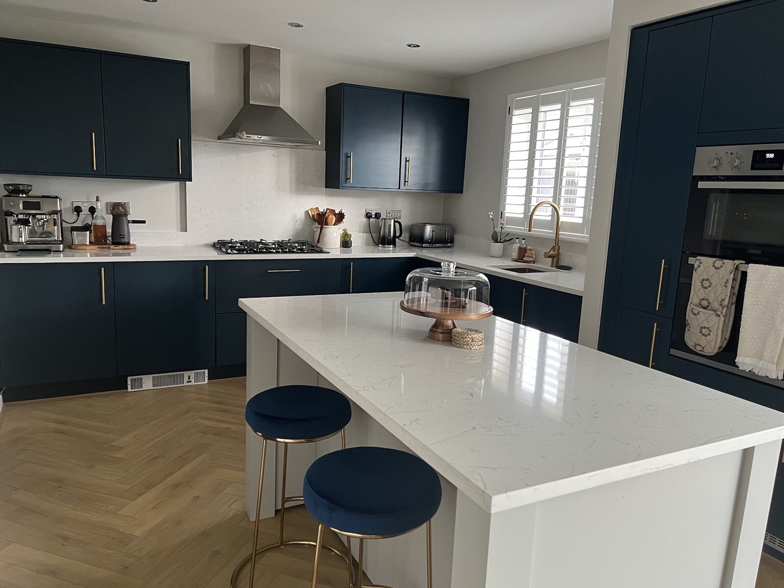 Kitchen island breakfast bar hand made hand painted farrow and ball ...