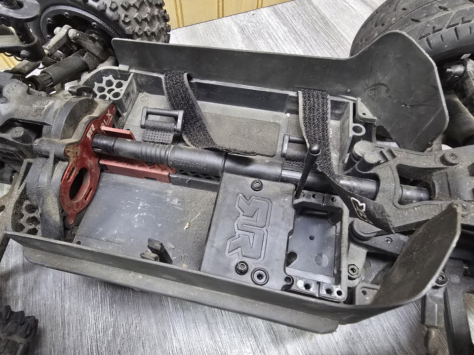 Arrma Vorteks BLX 1/10 4x4 Stadium Truck Roller Slider Chassis w/ Body ...