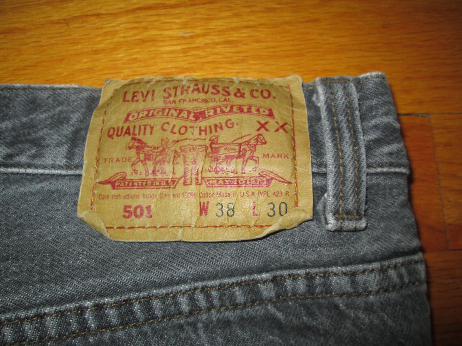 1982 LEVI'S Vintage 1980's 501 Red Tab BLACK FADED ME… - Gem