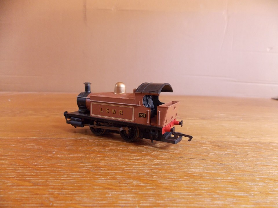 HORNBY R1035 HOLDEN CLASS 0-4-0T LOCO No 709 in LSWR Livery. OO Gauge ...