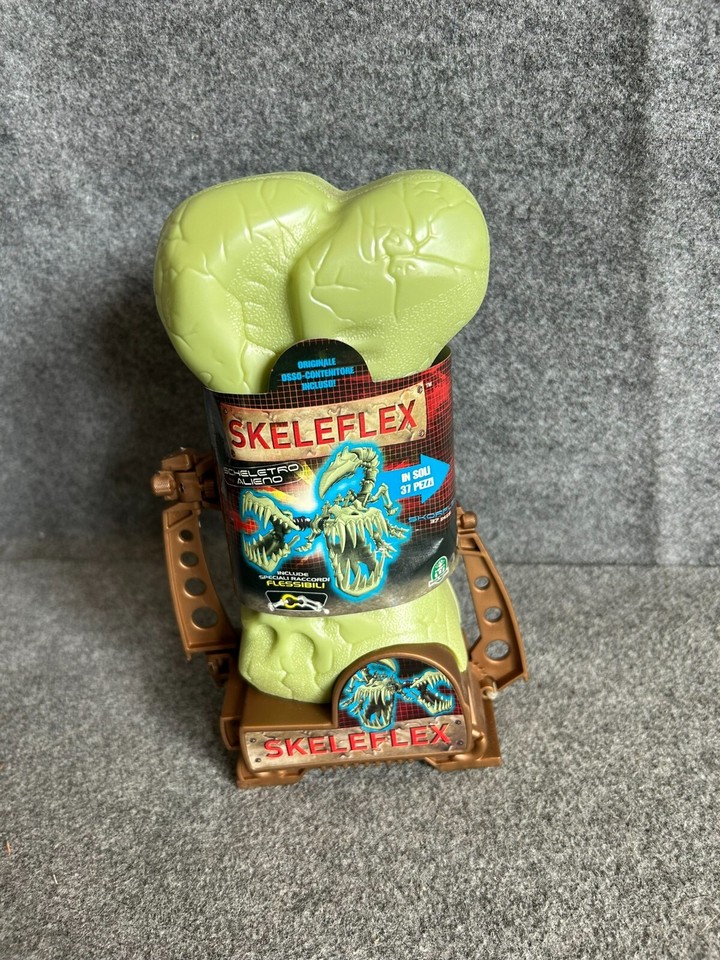 Skeleflex Alien Skeleton Skorflex Bone Container WILD PLANET 2007 G ...