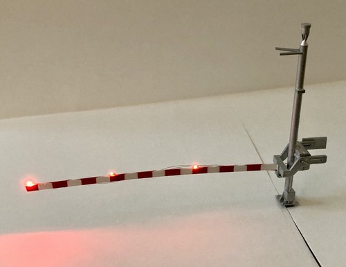 HO (2) Modern “Full Height” Crossing Gates w/ LED’s - NJ International ...
