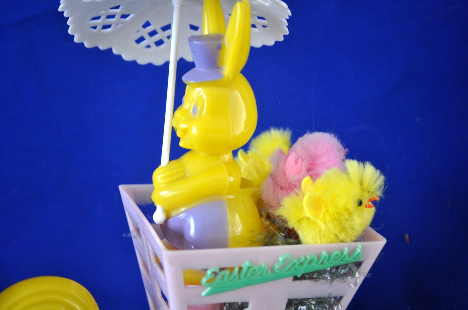 VTG E ROSEN ROSBRO PLASTIC CANDY CONTAINER ROOSTER PULLING CART Easter ...