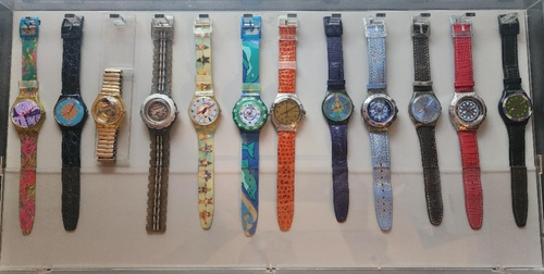 Lot of 12 Swatch-Watches in SWATCH COLLECTORS BOX L@@K & READ ALL ...