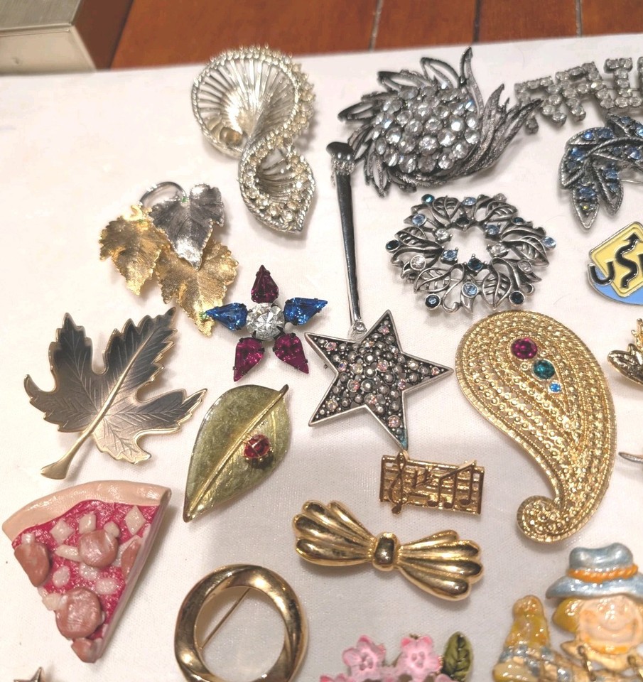 Vintage lot of 31 rhinestone Assorted brooches Pins many signed | eBay