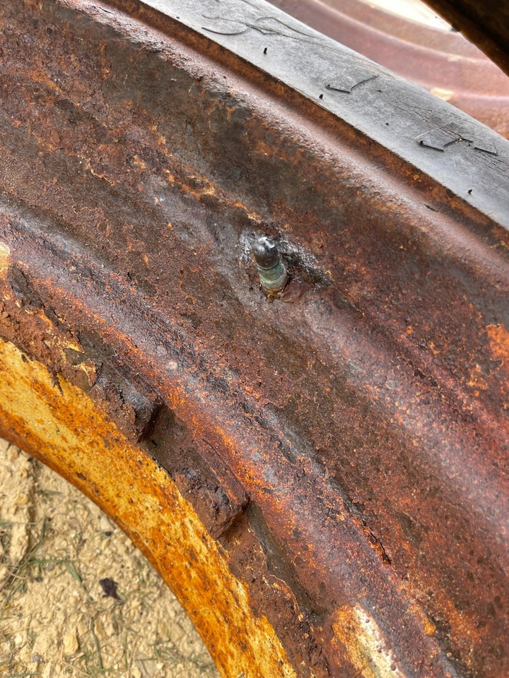 1963 Oliver 1600A Tractor 16.9-34 Rear Rims & Tires | eBay