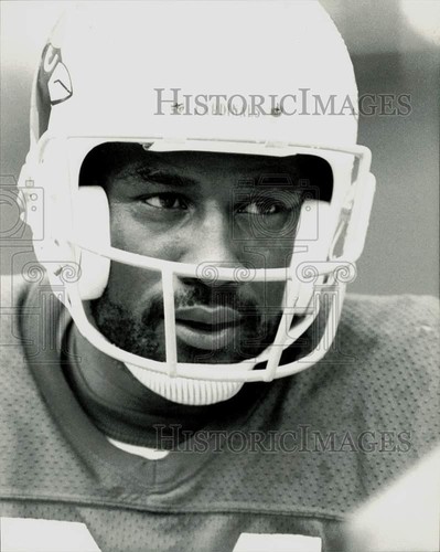 1988 Press Photo Cardinals football player #84 J.T. Smith wearing his ...