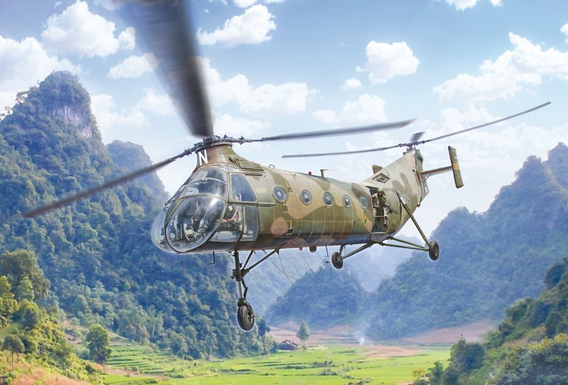 ITALERI 2774 - Scala 1 : 48 H-21C Flying Banana GunShip S.U. Dagli anni ...