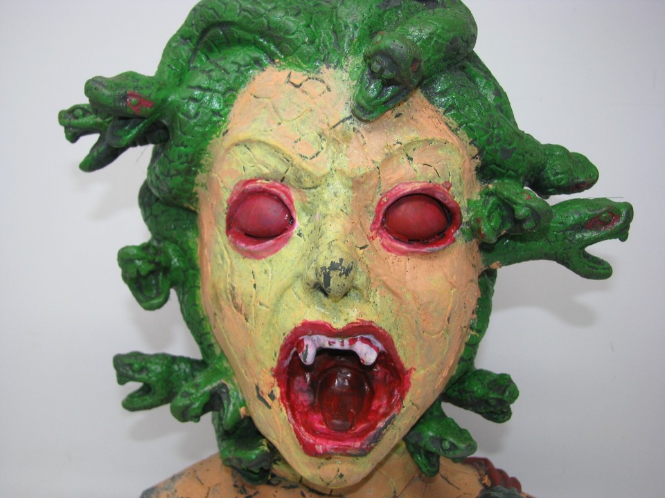 Medusa Head Glowing Red Talking Animated Snakes Magic Power 2011 ...