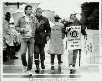 1987 Press Photo Tony Eason, Tom Ramsey and Others During NFL Strike ...