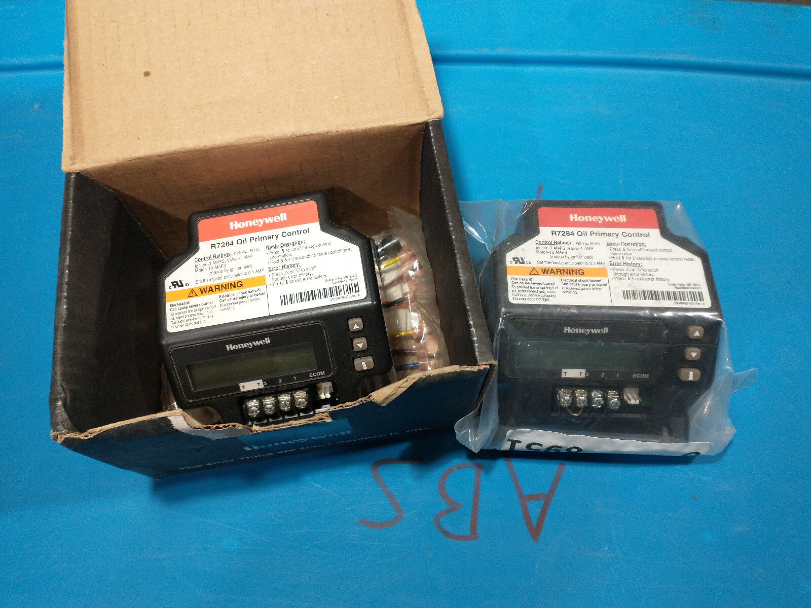 2 Honeywell R7284U1004 Oil Primary Control Junction Box - Black ...