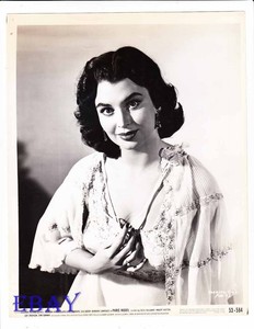 Laurette Luez Biography