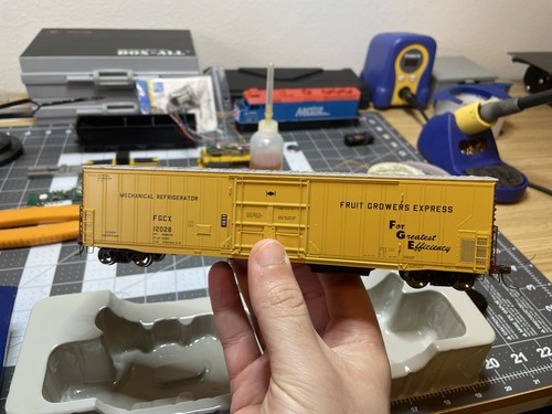 Athearn Genesis Fruit Growers Express FGCX #12028 HO Scale Mechanical ...